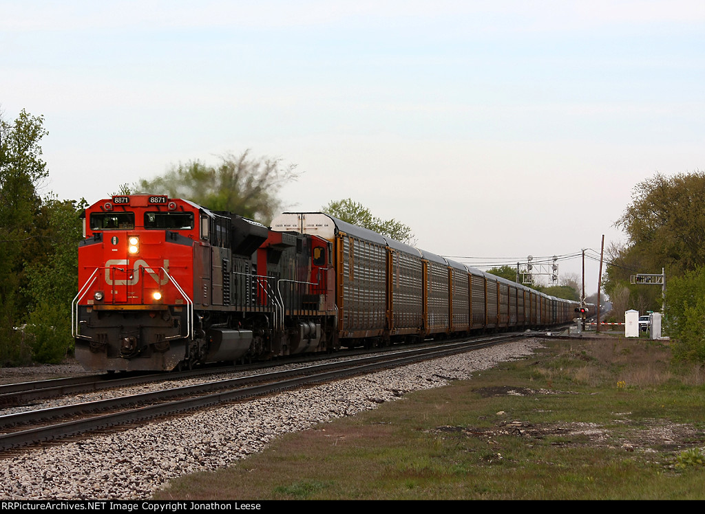 CN 8871 leads a westbound